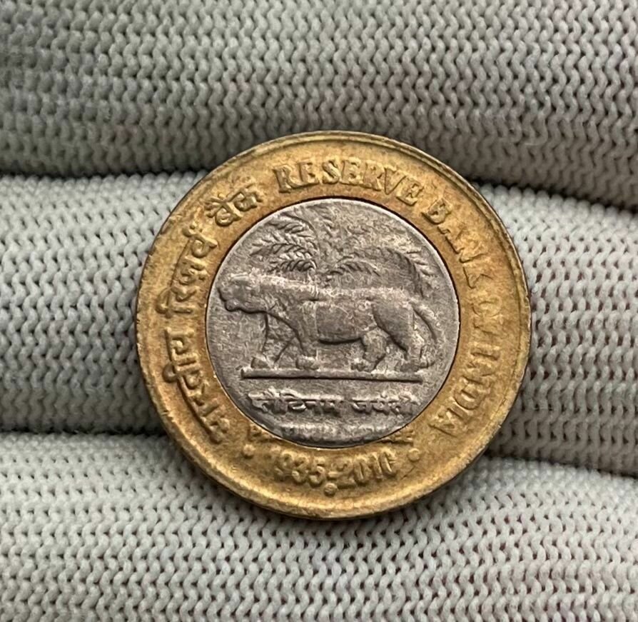 Индия 10 рупий 2010 года тигр