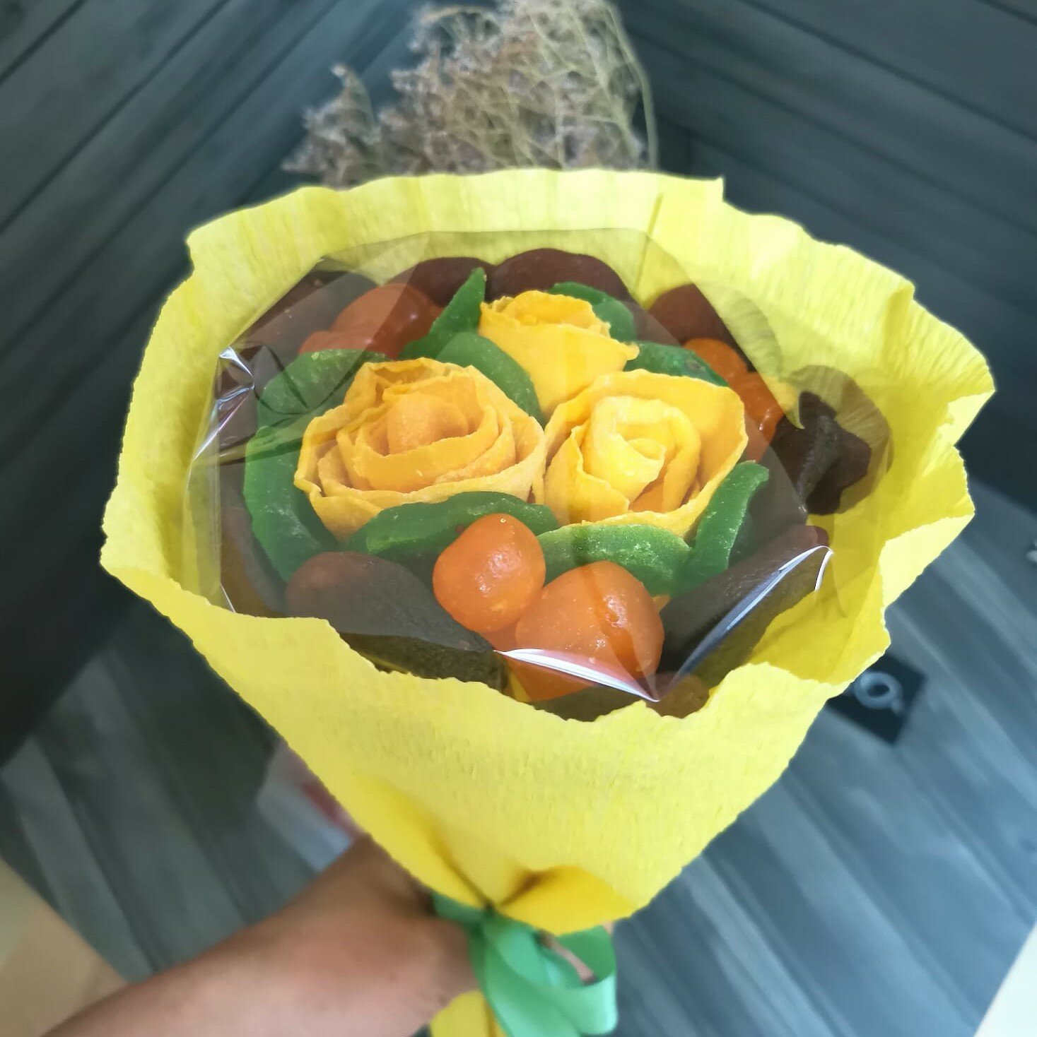 Букет из сухофруктов "Манговые розы"