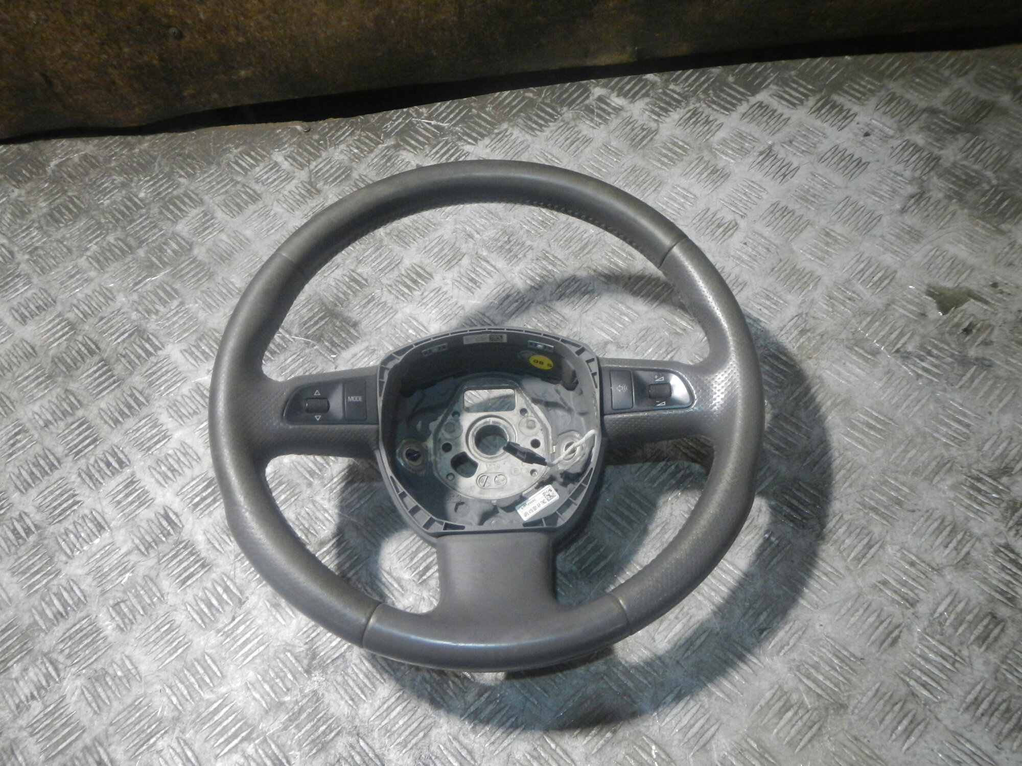 Б/У Рулевое колесо для AIR BAG, Audi (Ауди)-A6 (C6) (05-11) AUDI A6 (C6) (05-11) Потертости. 570638 VAG арт. 4F0419091APTNA