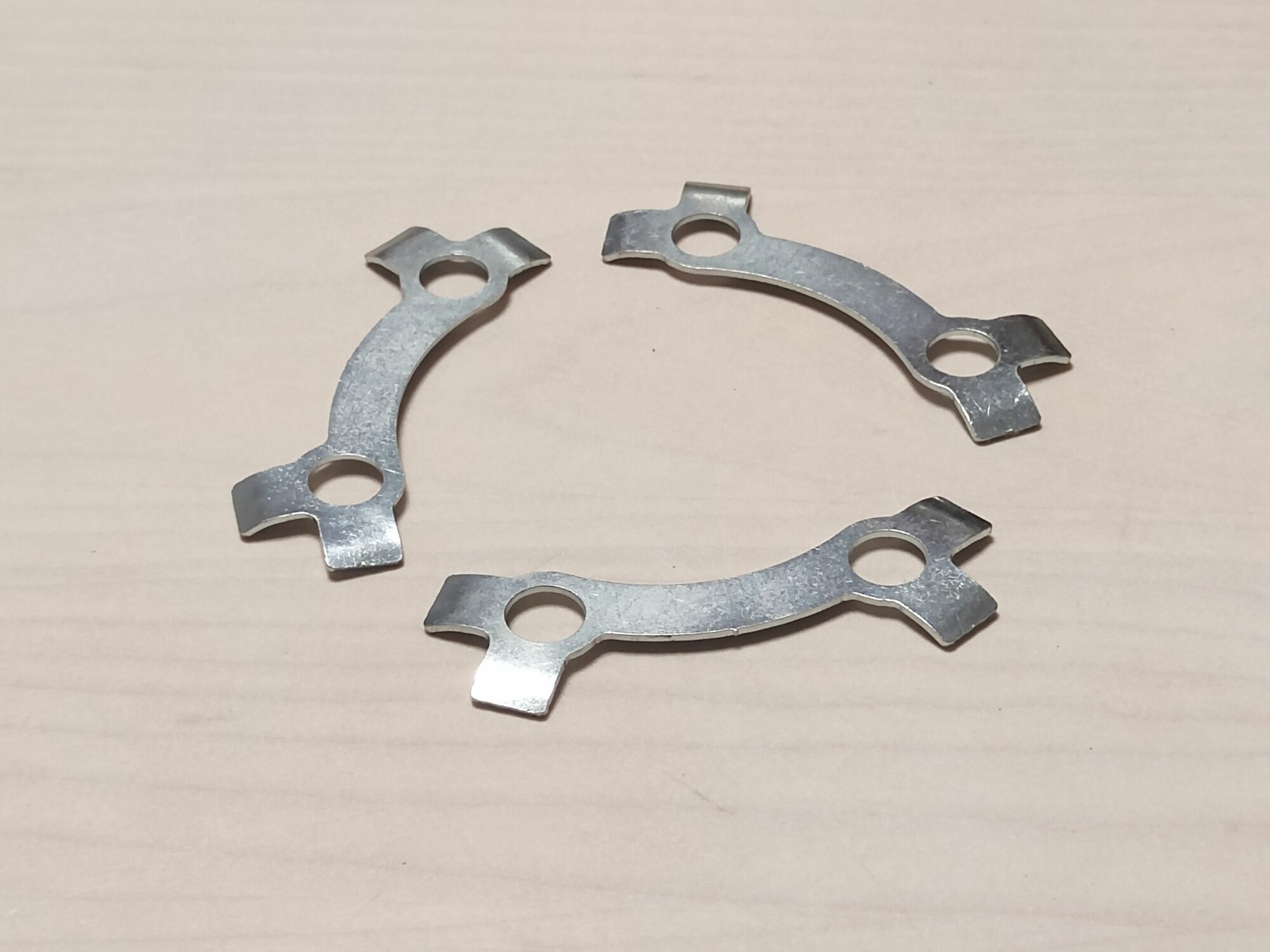 Мотоцикл Иж Пластина стопорная тормозного диска ИЖ Орион цинк ( цена за комплект 3 шт.)