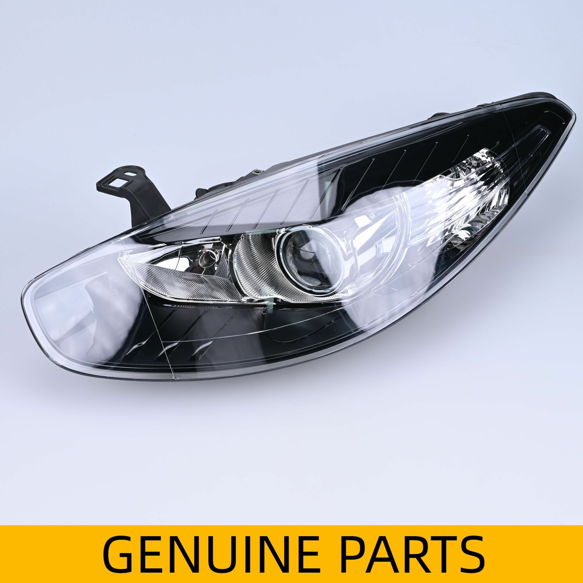 Фара галогенная левая сторона Renault Fluence SM3 260600414R оригинал, абсолютно новая