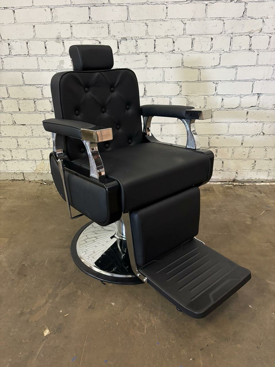 Кресло для Барбершопов Рэй, комфортное, современное и функциональное.