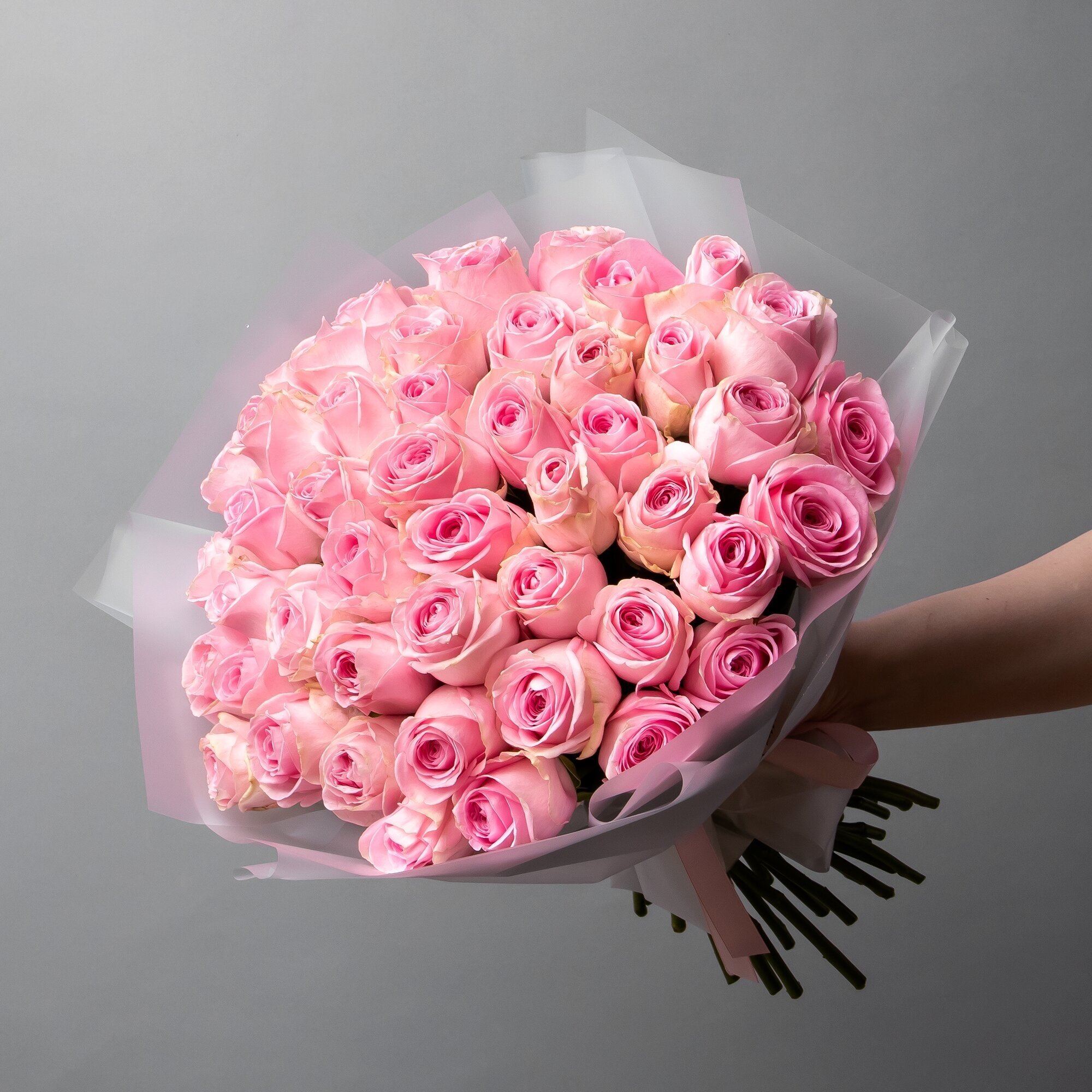 Букет из розовых роз 51 шт Высота 40 см в коробке и аквабоксе от "Простоцветы"
