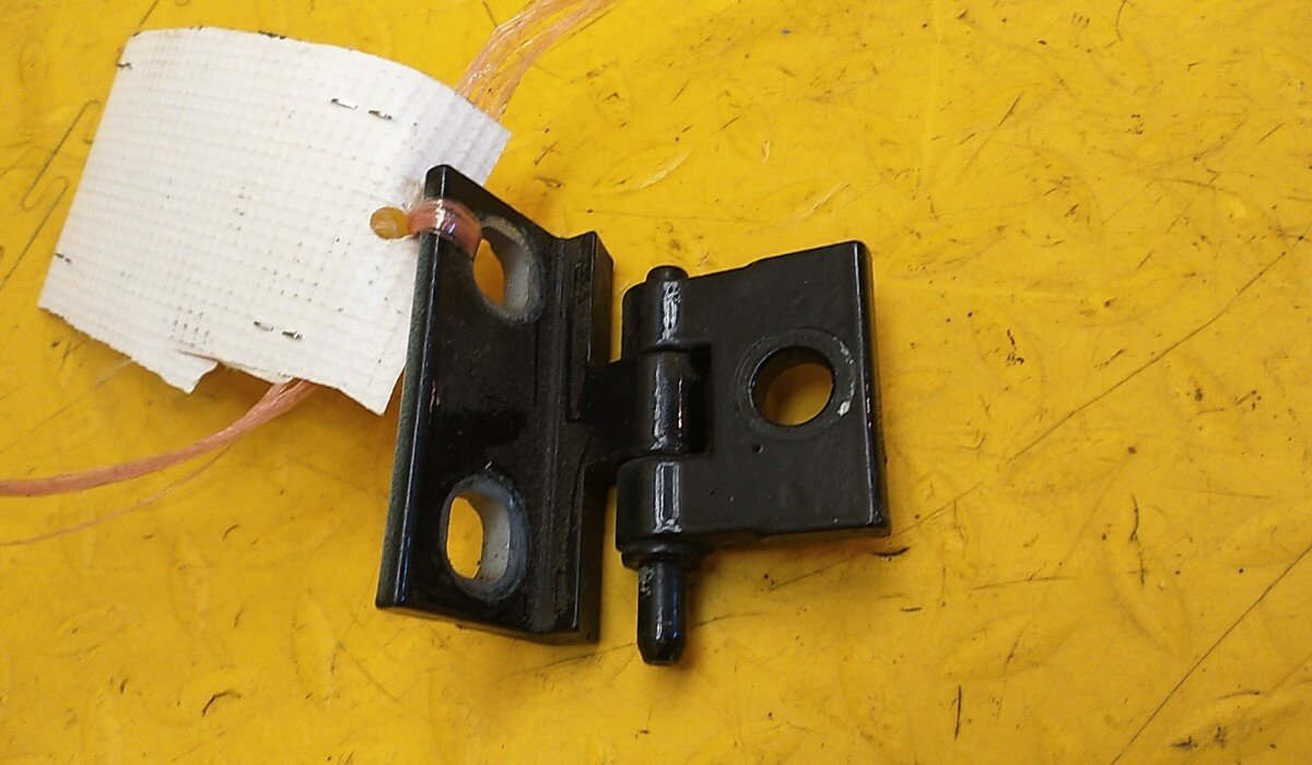 Петля двери задней левой верхняя XC90 Volvo 30784907