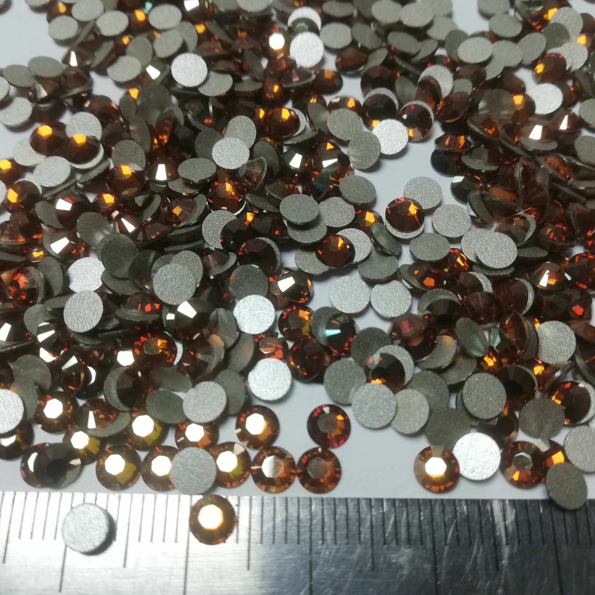 Клеевые стразы Сваровски ss 16 276 шт 3.9 мм