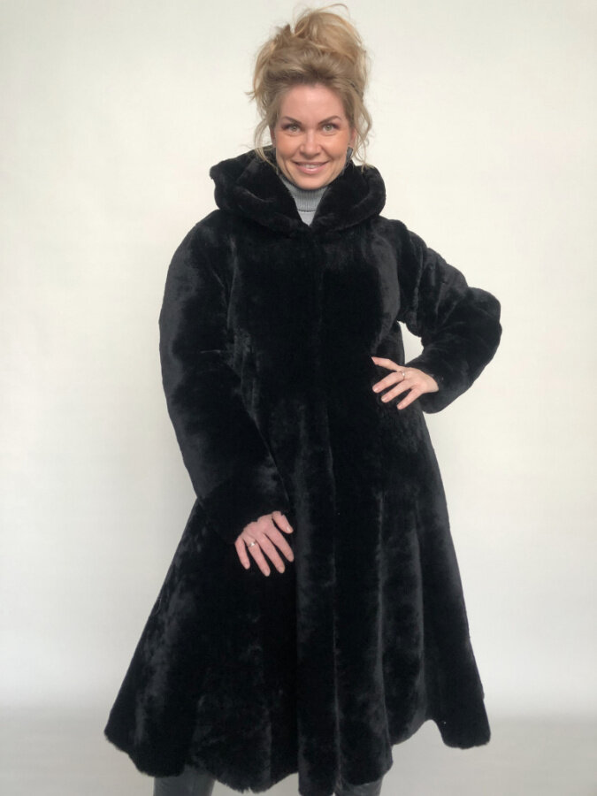 Шуба мутон с капюшоном дл.105 см р.44-46 /11184/