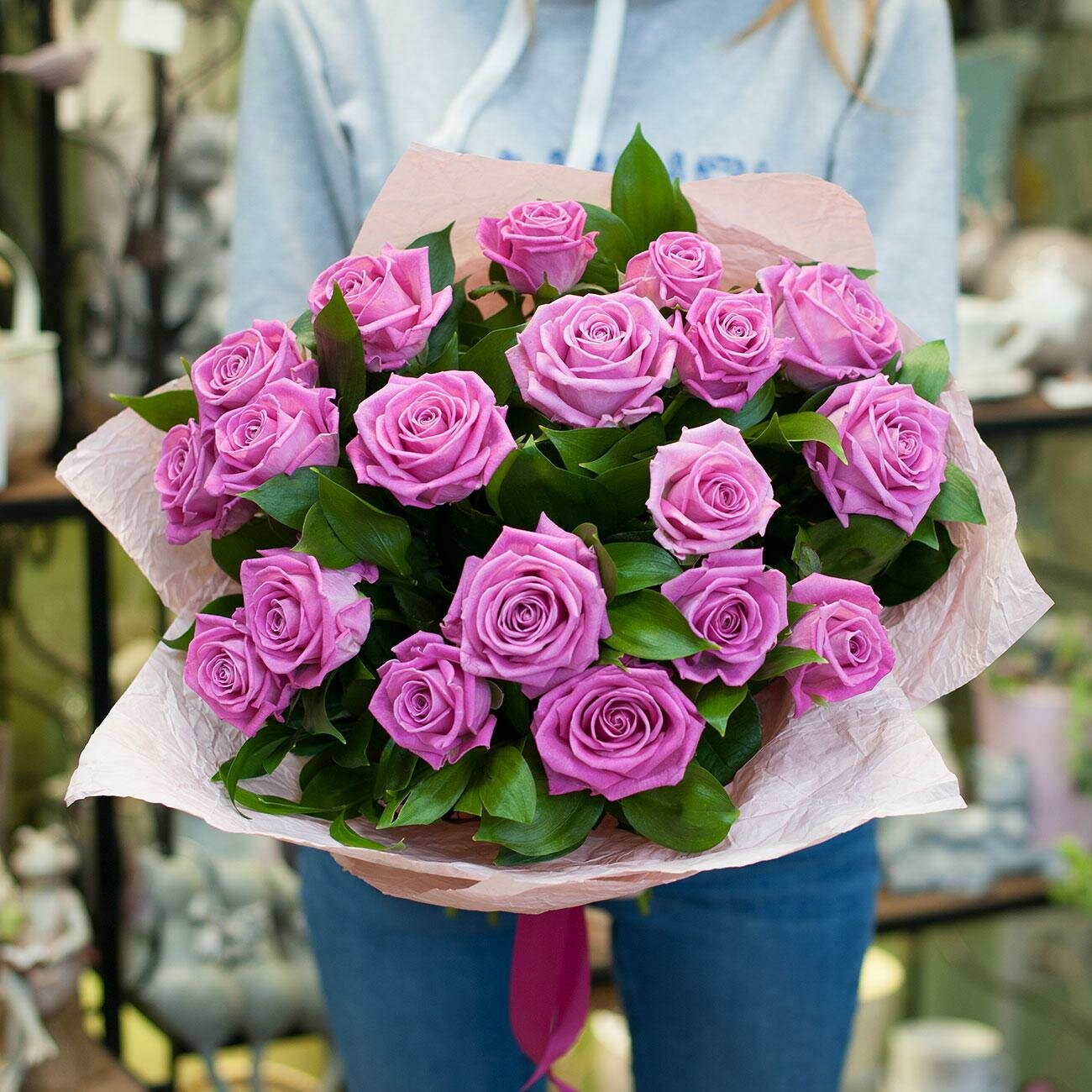 Букет "Касандра", розы, крафт-бумага, 19 цветов, высота 50 см