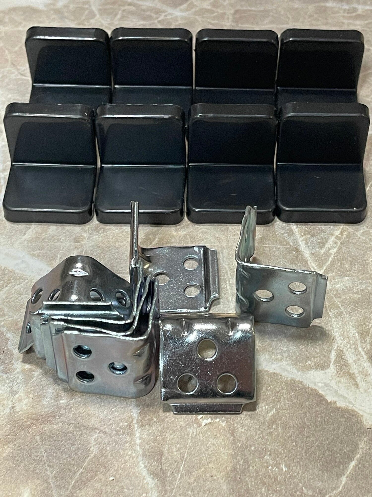 Уголок металлический с пластиковой крышкой, черный (8 шт)