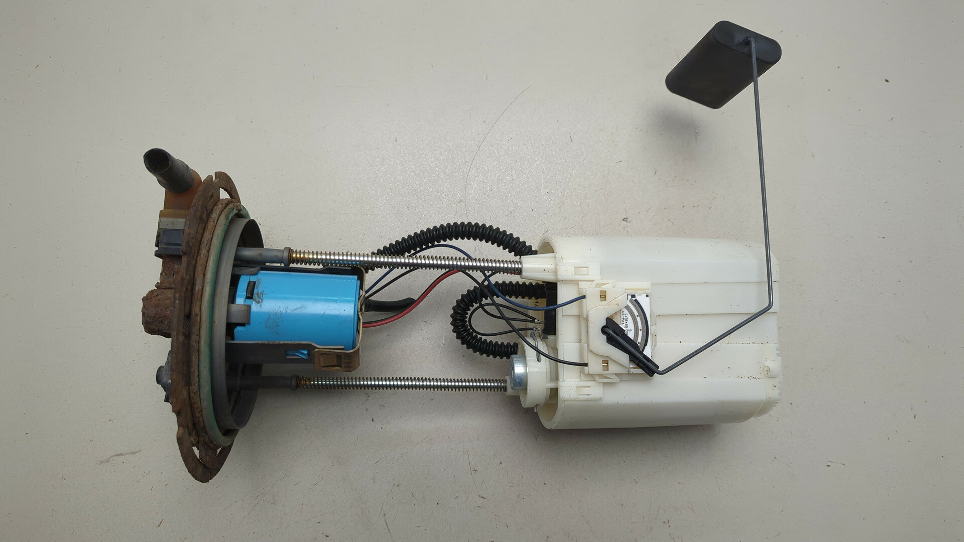 Насос топливный электрический Hummer H3 Б/У