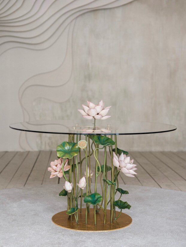 Стол «Будь словно лотос»