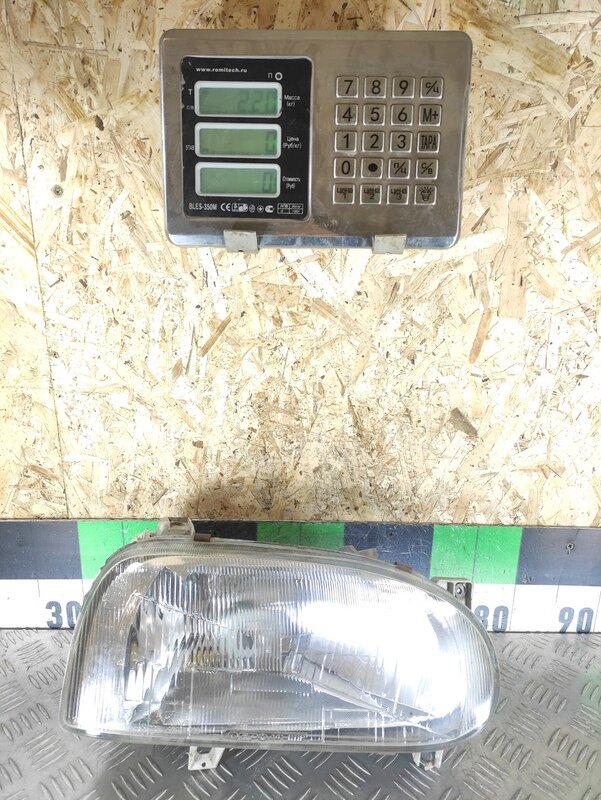 Фара правая VOLKSWAGEN Golf 3 084411111R