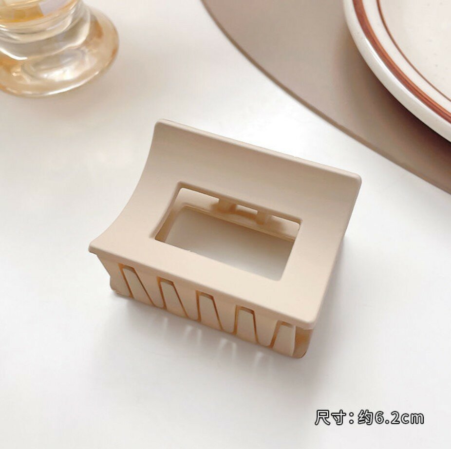 Заколка-фиксатор "Акулья", бежевая, для волос