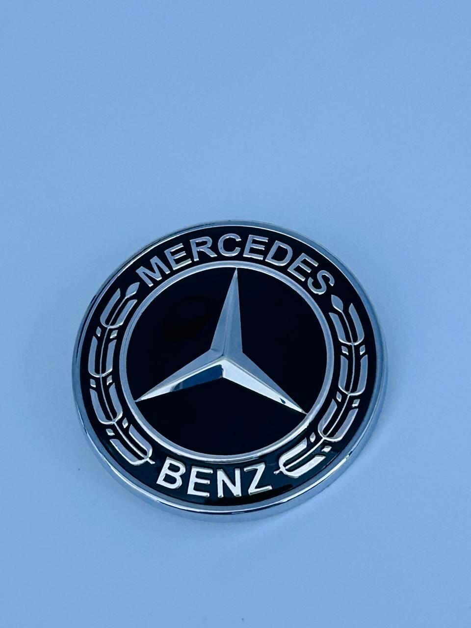 Эмблема знак на капот Mercedes Black 57мм на Ножках