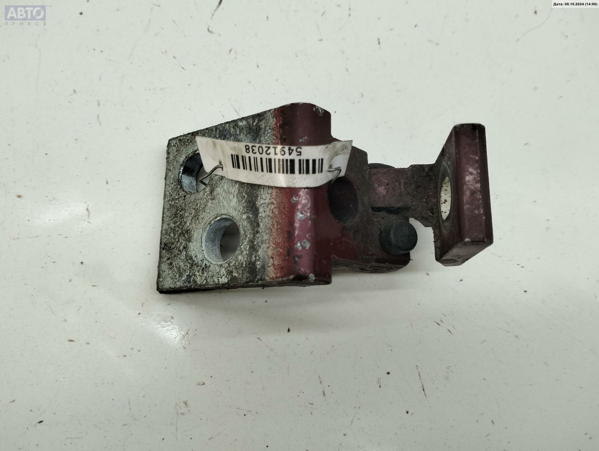 Петля двери передней правой Volkswagen Golf-3