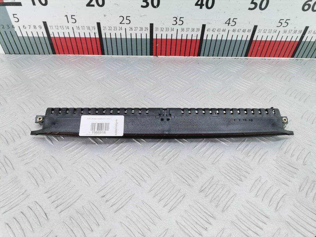 Фонарь дополнительный тормозной (стоп-сигнал) Volkswagen Golf 4 1J6945131C арт. 1966916