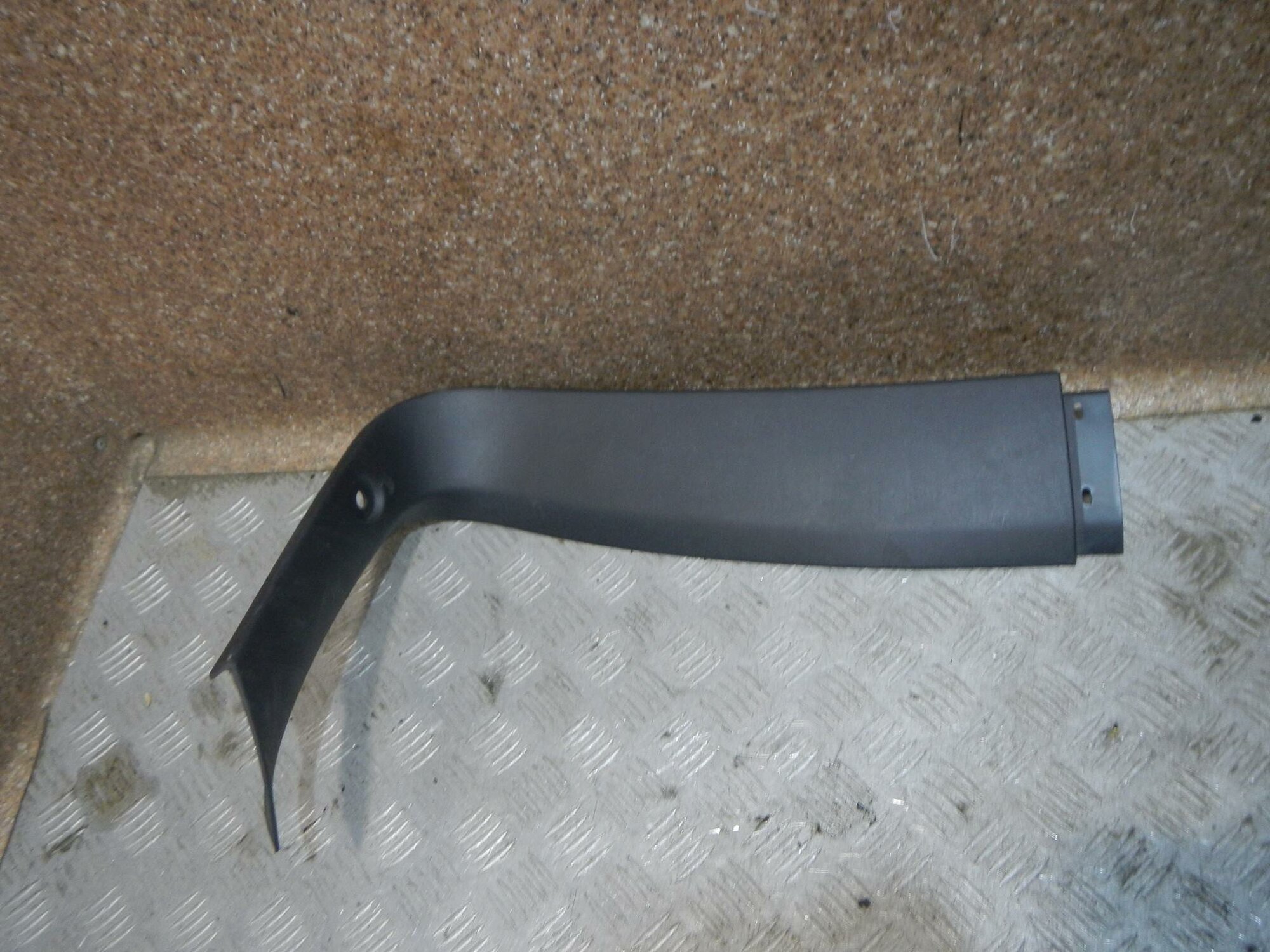 Б/У Обшивка двери багажника, Opel (Опель)-ASTRA H (04-) OPEL ASTRA H (04-) 3 двери,верхняя правая. Царапины. 471338 GENER...