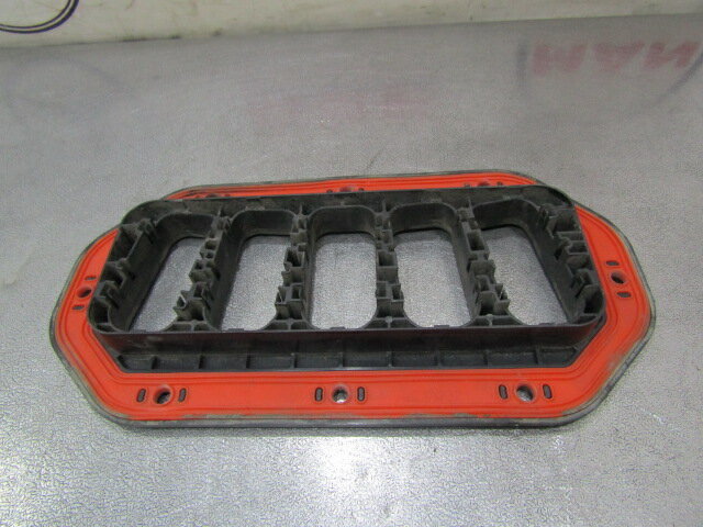 Рамка отделения жгутов проводов кабины Iveco Stralis