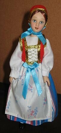Кукла коллекционная в праздничном костюме немки Поволжья