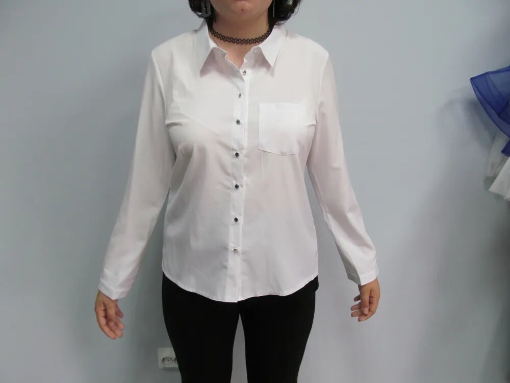 Блуза Классическая, не приталенная блуза для девушки с металлическими пуговицами и двумя карманами на груди