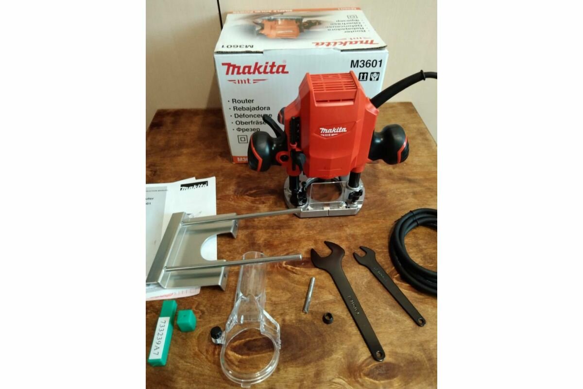 Фрезер Makita M3601 (900Вт, 27000об\м, ход-35мм, цанга-6\8мм)