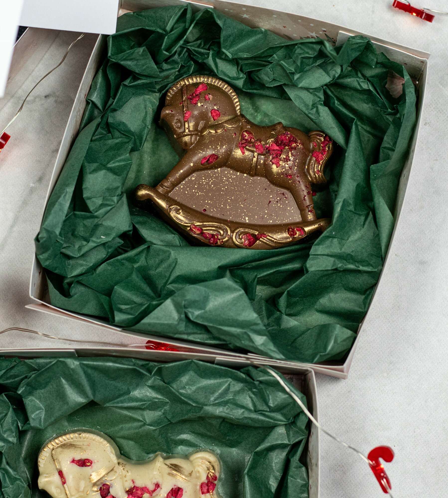 Фигурный шоколад Лошадка-качалка, ручная работа, молочный бельгийской шоколад