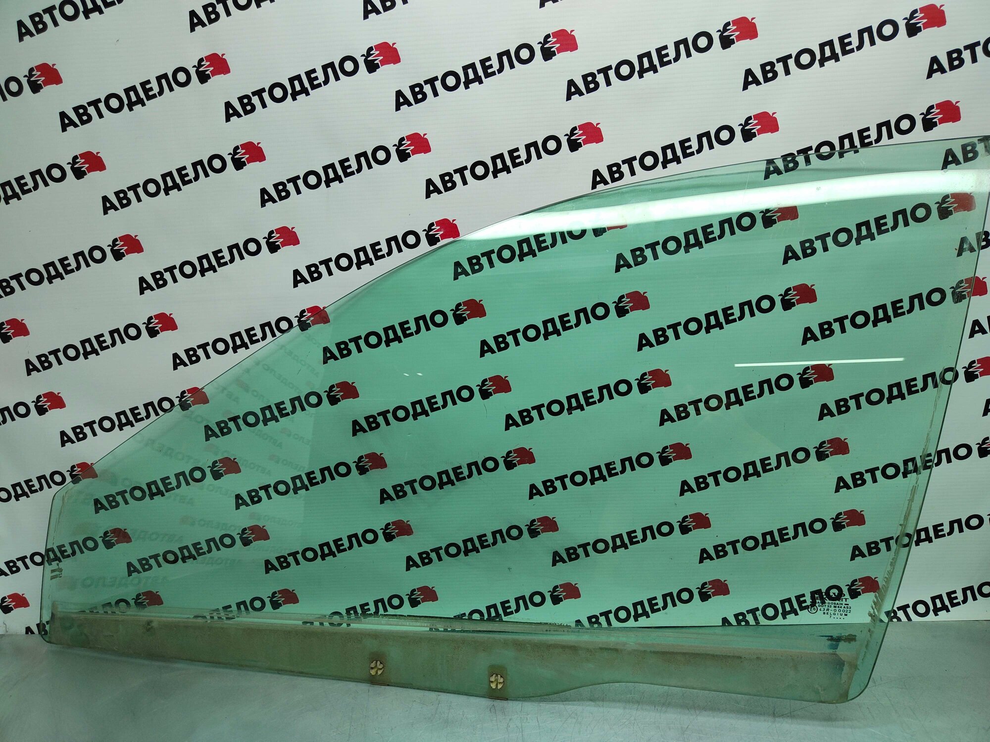 Стекло двери переднее левое Volvo S40 (VS16) 1997г