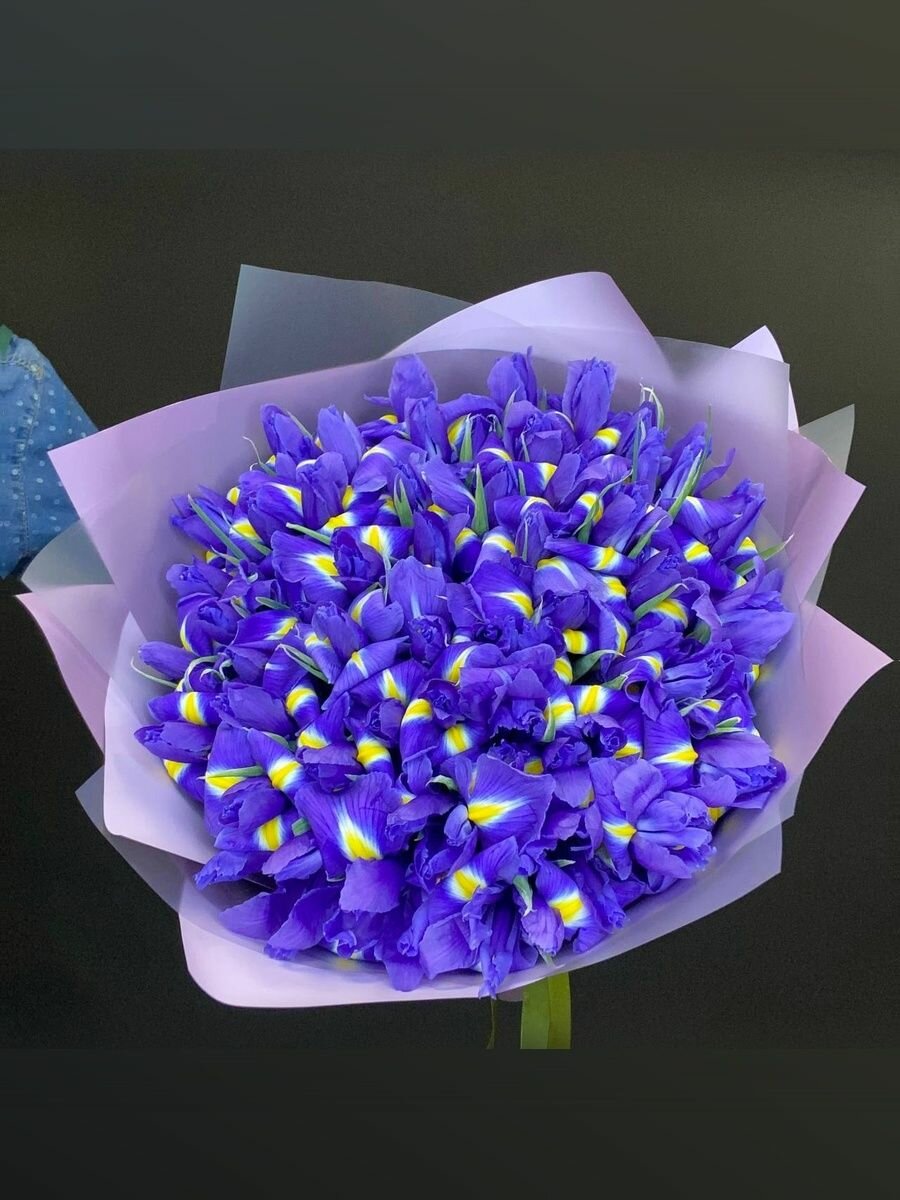 Большой букет ирисов