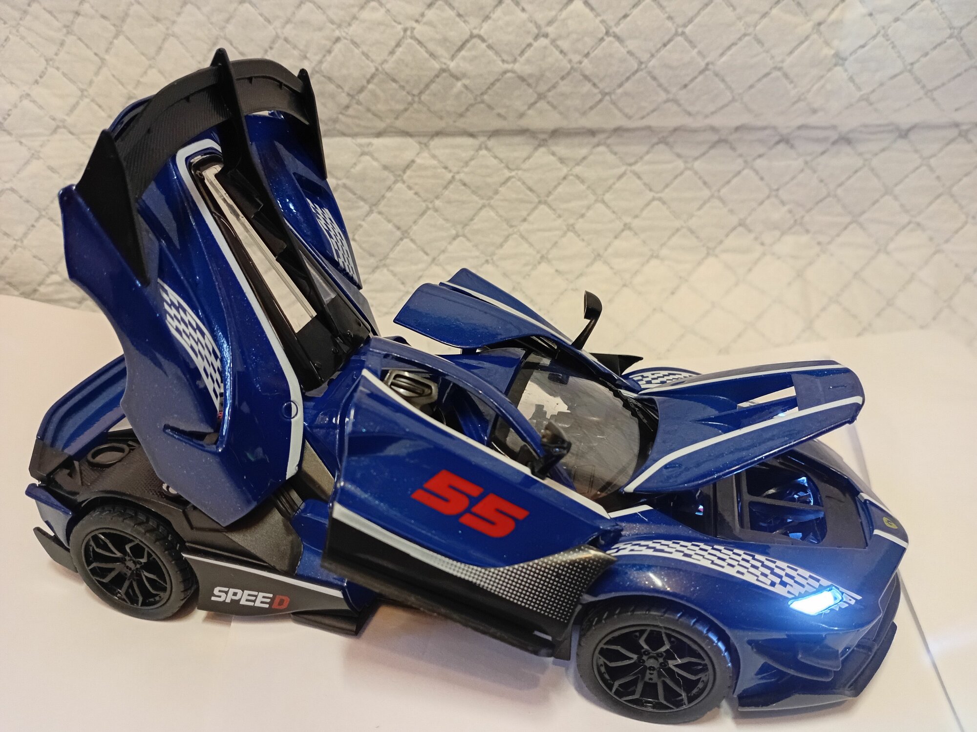 Коллекционная Металлическая Машина FERRFRI DIE-CAST 1:24 ( 21 см )