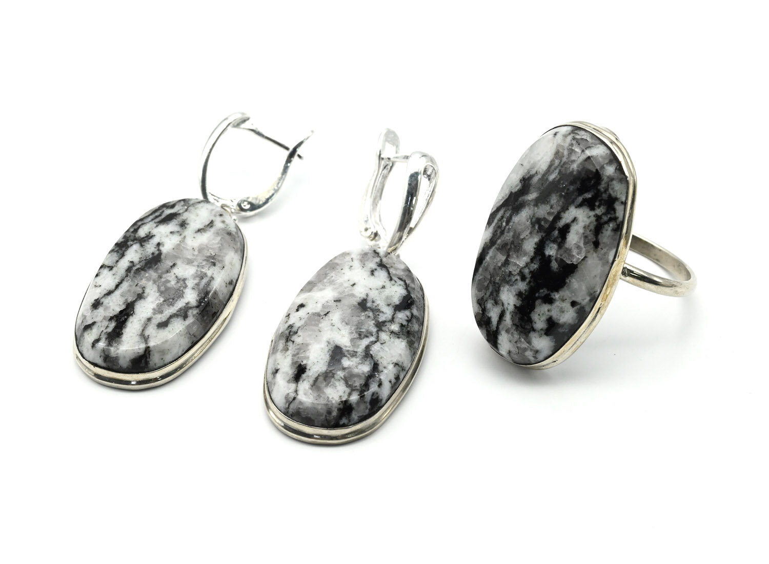 Комплект бижутерии: серьги, кольцо, кварц