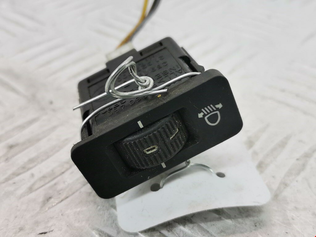 Кнопка корректора фар BMW 5-Series (E39) 61318360460 арт. 1653575