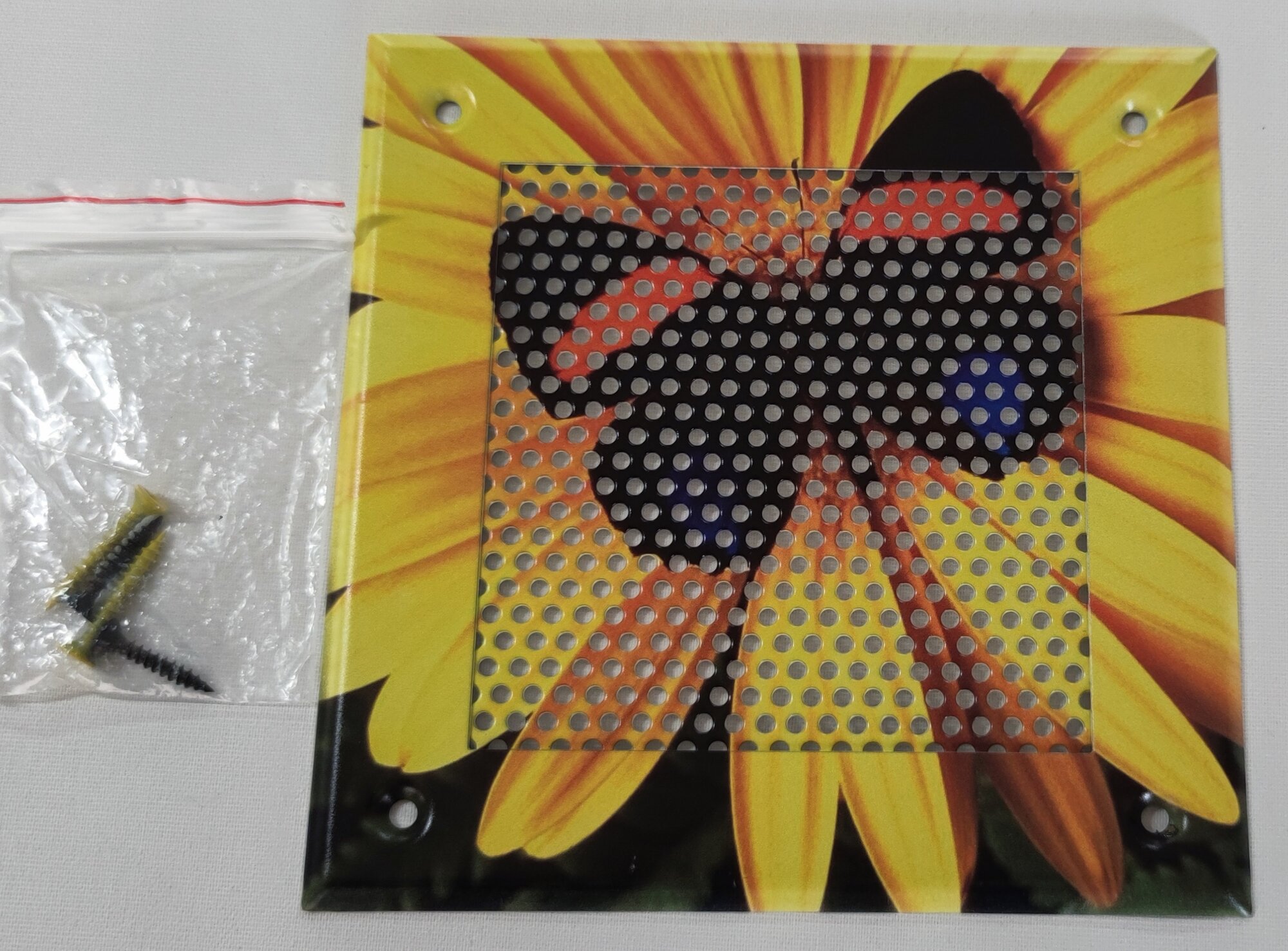 Решетка плоская с подгибом Фотопечать 150х150мм.(перфорация Круг 3мм.)