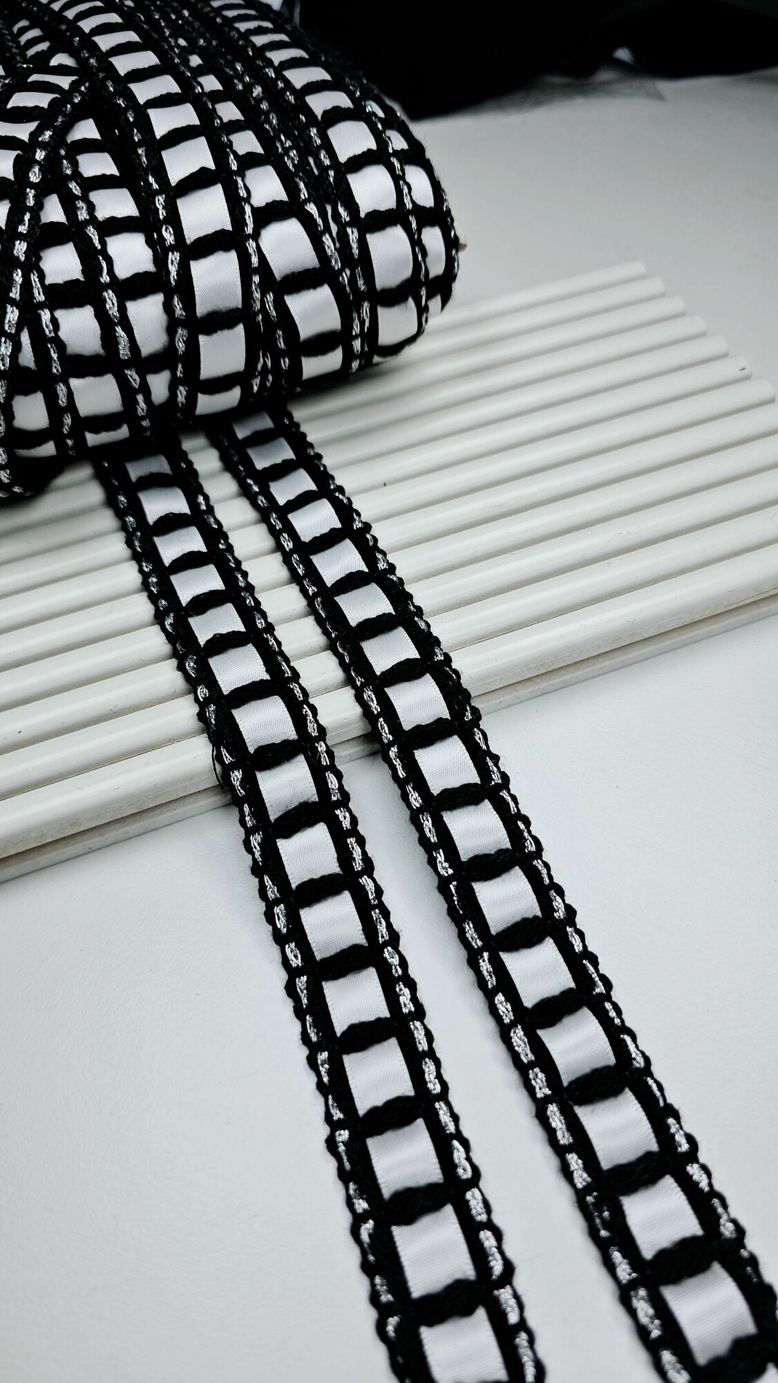 Тесьма чёрная с атласной лентой и серебром 20 мм, 2 метра