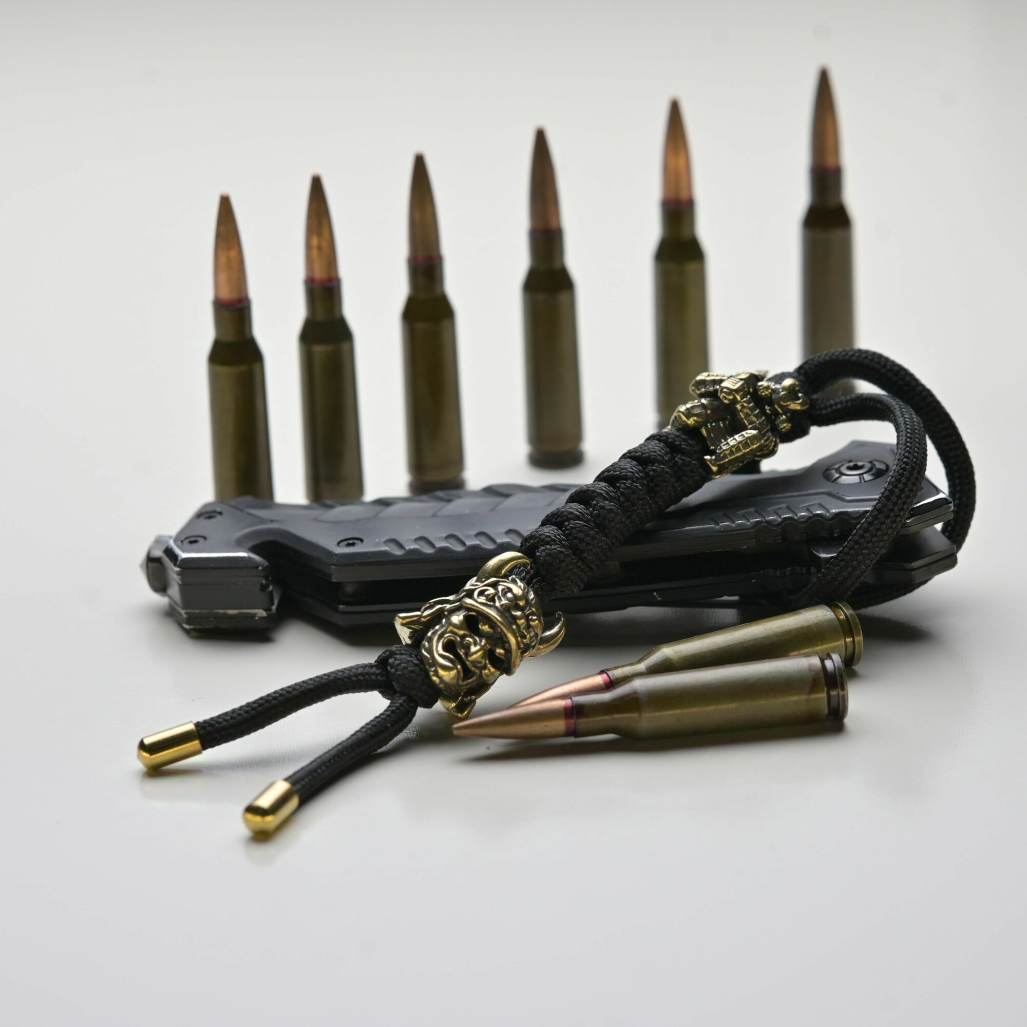 Темляк из паракорда "Воин Самурай". Бусины. Для ножа