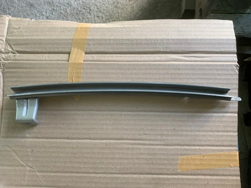 Направляющая стекла двери Toyota Corolla E120 1.4 4ZZFE 2006 перед. прав. (б/у) 6740312220