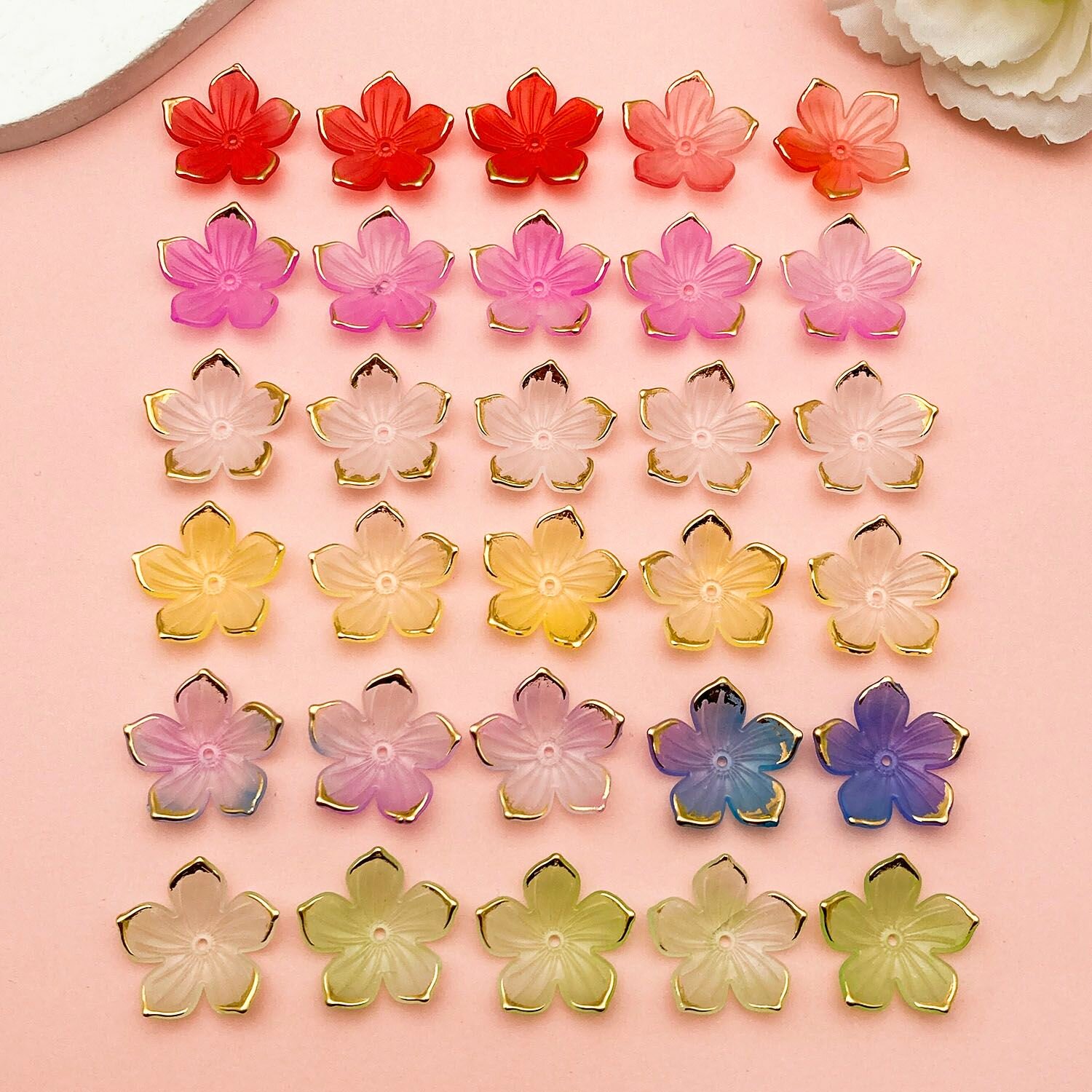 Набор из 30 акриловых подвесок "Сакура" - идеально подходит для DIY творчества и изготовления украшений.