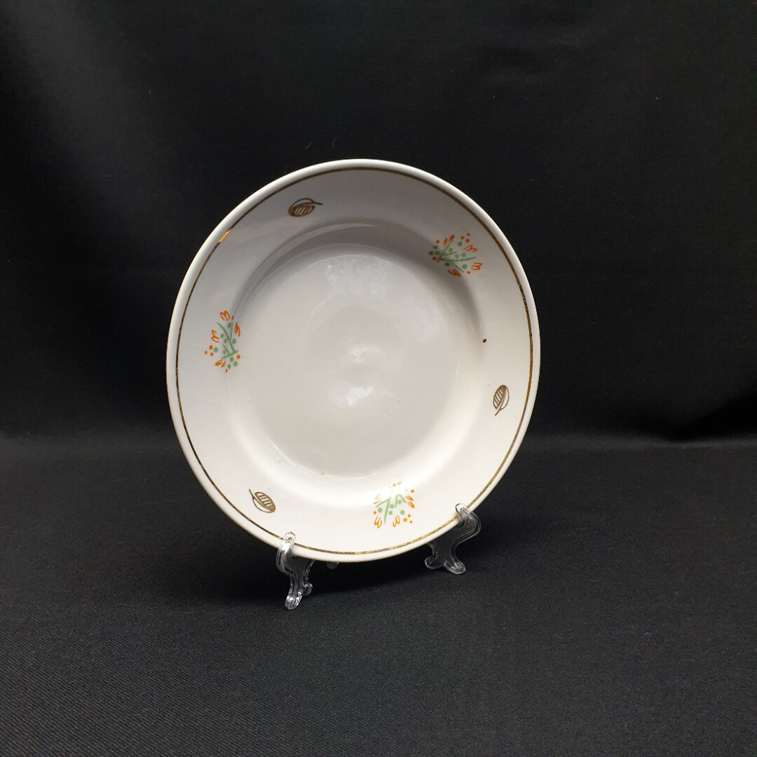 Столовая тарелка, фарфор деколь позолота 20 см, винтаж СССР