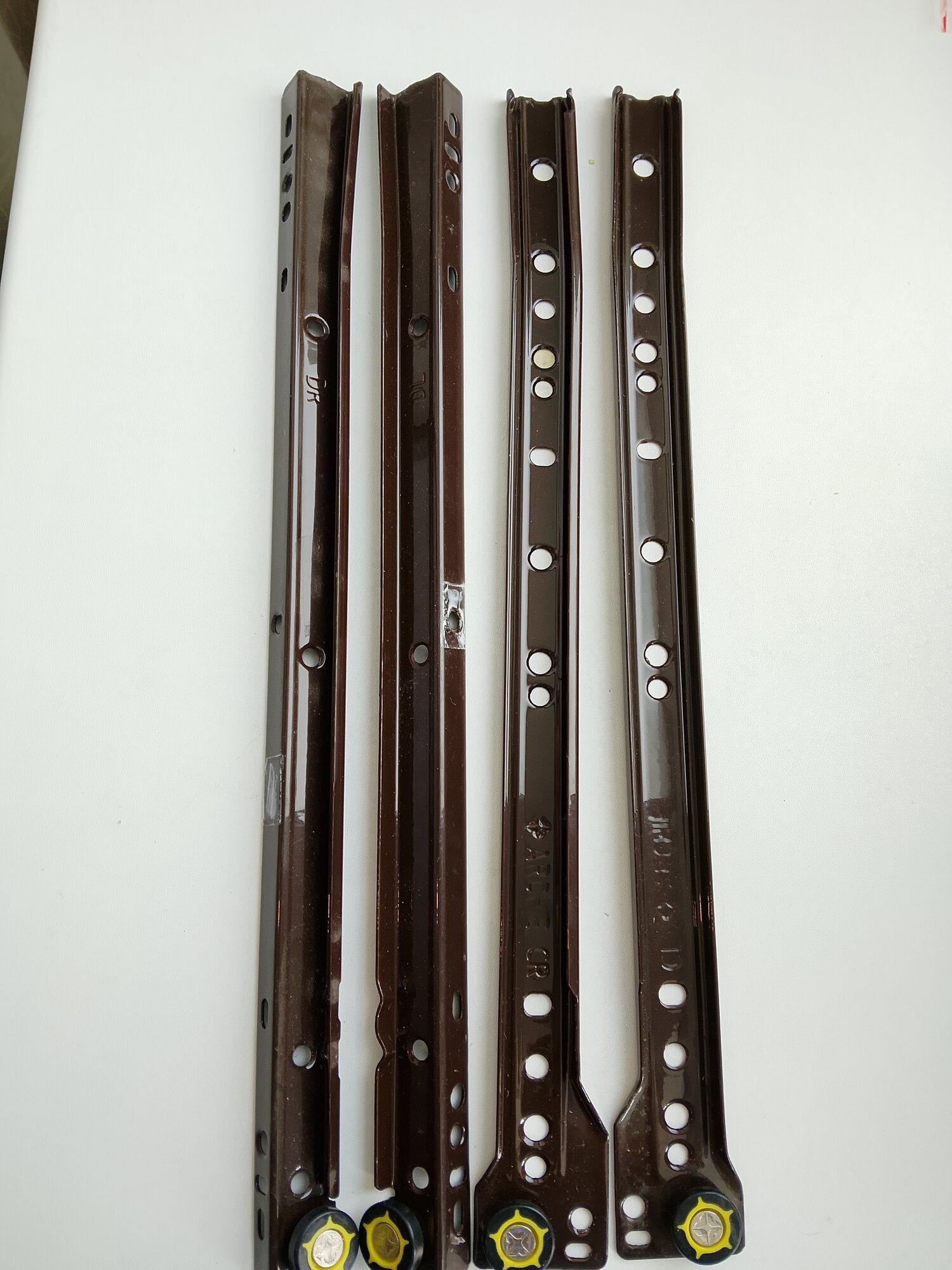 Направляющие для выдвижных ящиков роликовые коричневые 350мм.