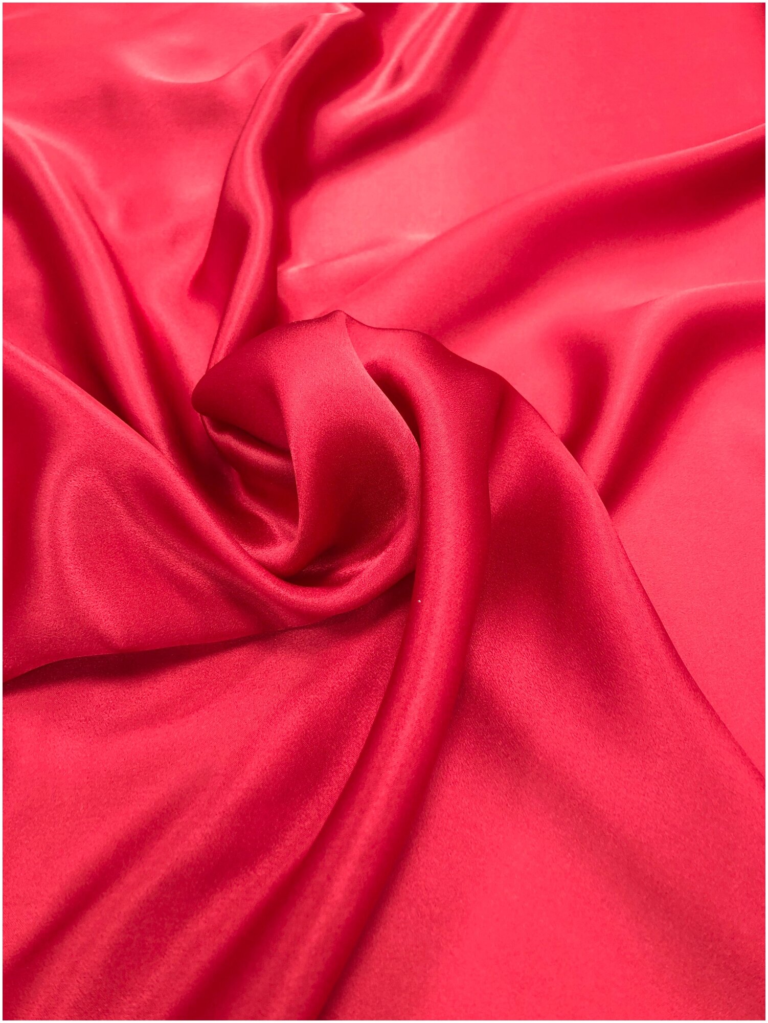 Ткань плательная - легкий шёлк, сатиновое плетение, красный цвет, плотность 65гр, Италия, любой метраж кратный 1м