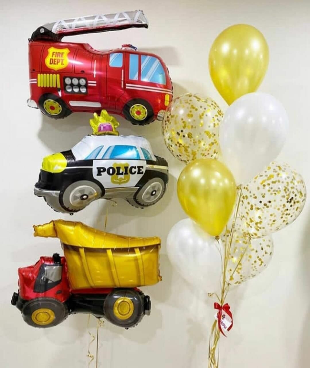 Воздушные шары на день рождения мальчика с машинками пожарная машина, полицейская машина, самосвал.