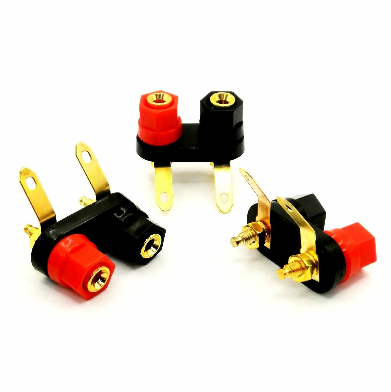 2ш Гнездо типа "банан" двойное на блок красное/черное 35 мм в ширину, 15 мм в высоту и 29 мм в глубину.