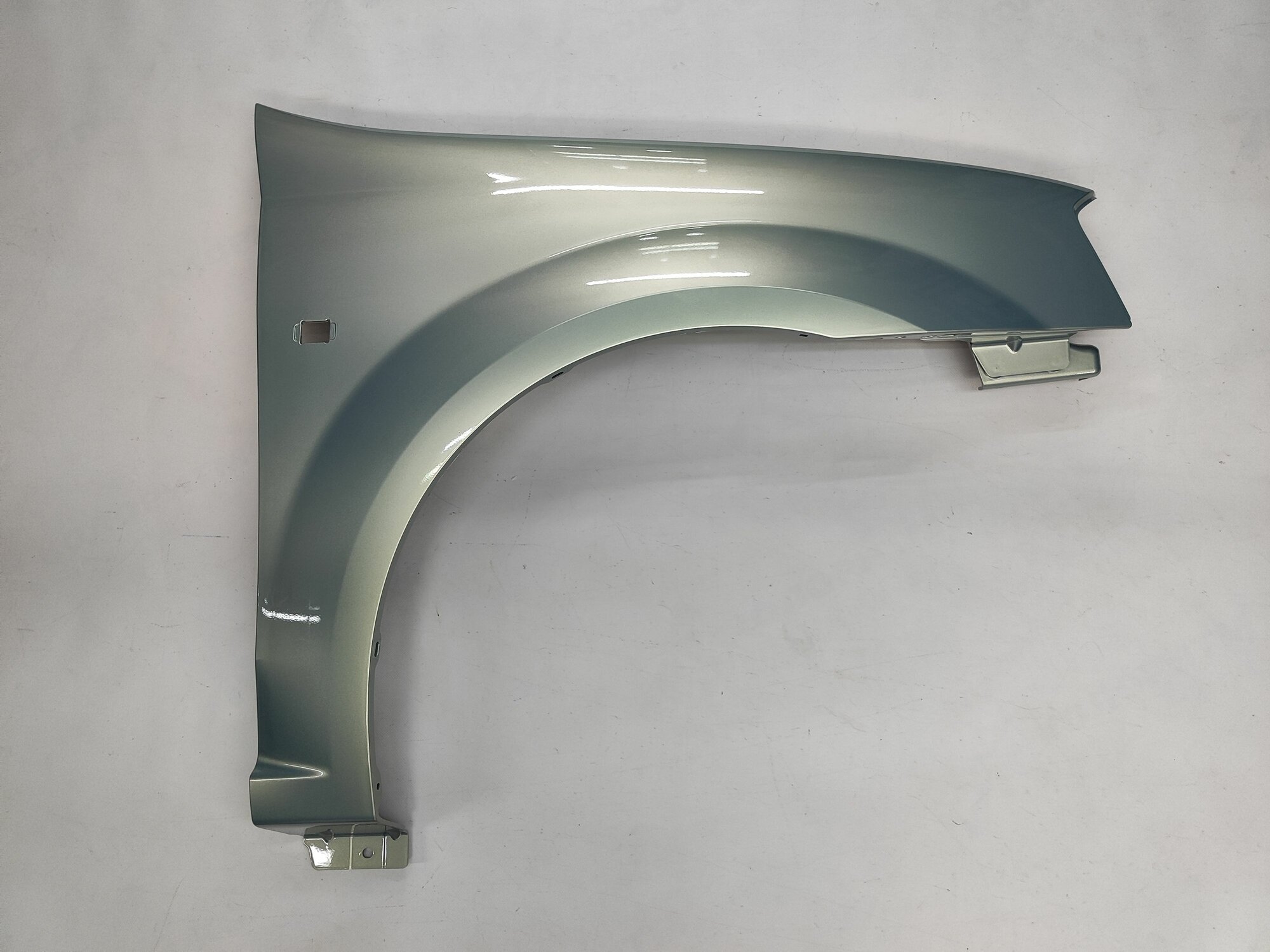 Крыло переднее правое для Рено Логан 2005-2014 в цвете TEF98 светло зелёный