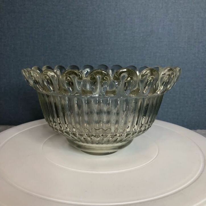 Конфетница винтажная "распустившийся тюльпан", стекло, Уршельский з-д СССР