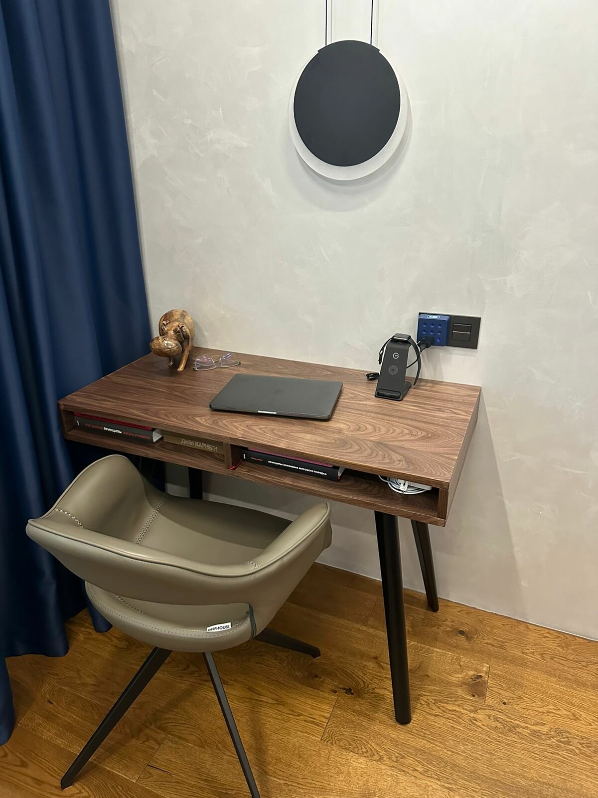 Стол Vivalima письменный в стиле Mid-century Modern, Стол из ореха 100*50 см