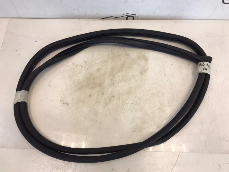 Б/У уплотнитель проема двери Kia Rio 2011 JB G4EE Перед. Прав. 38356 Hyundai-KIA арт. 821401G000