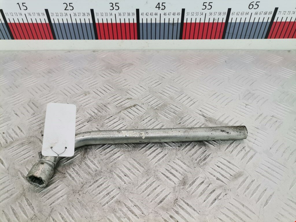 Ключ баллонный Volkswagen Golf 4 4D0012219A арт. 1651315