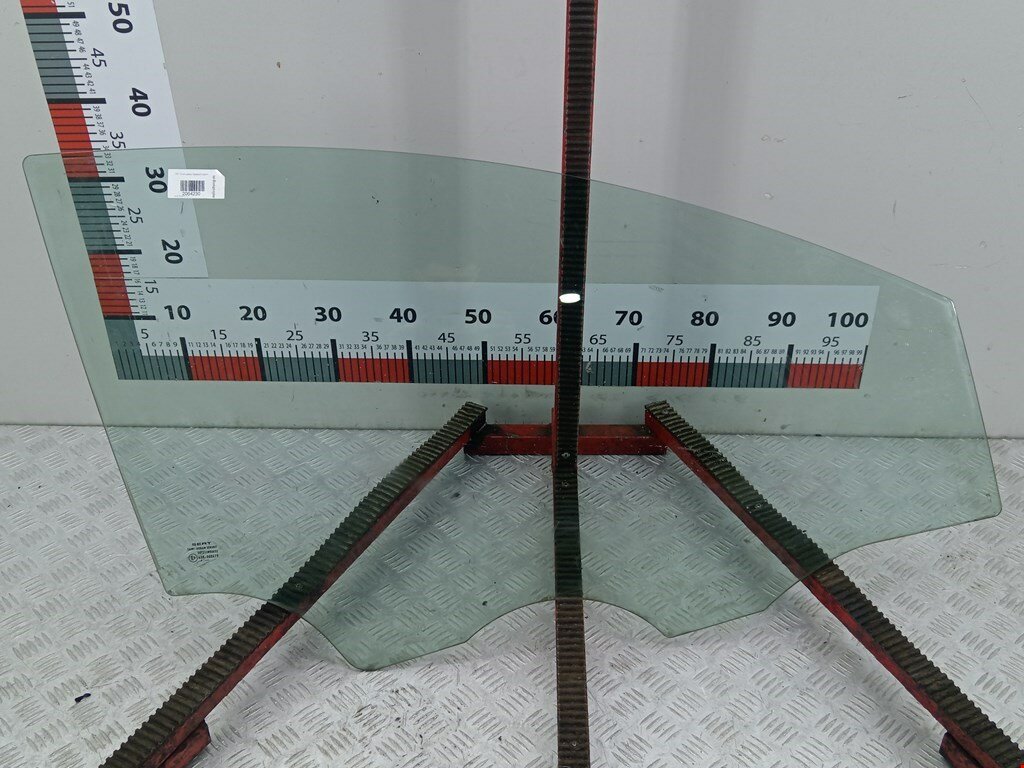 Стекло двери передней правой Seat Toledo 3 арт. 2064230