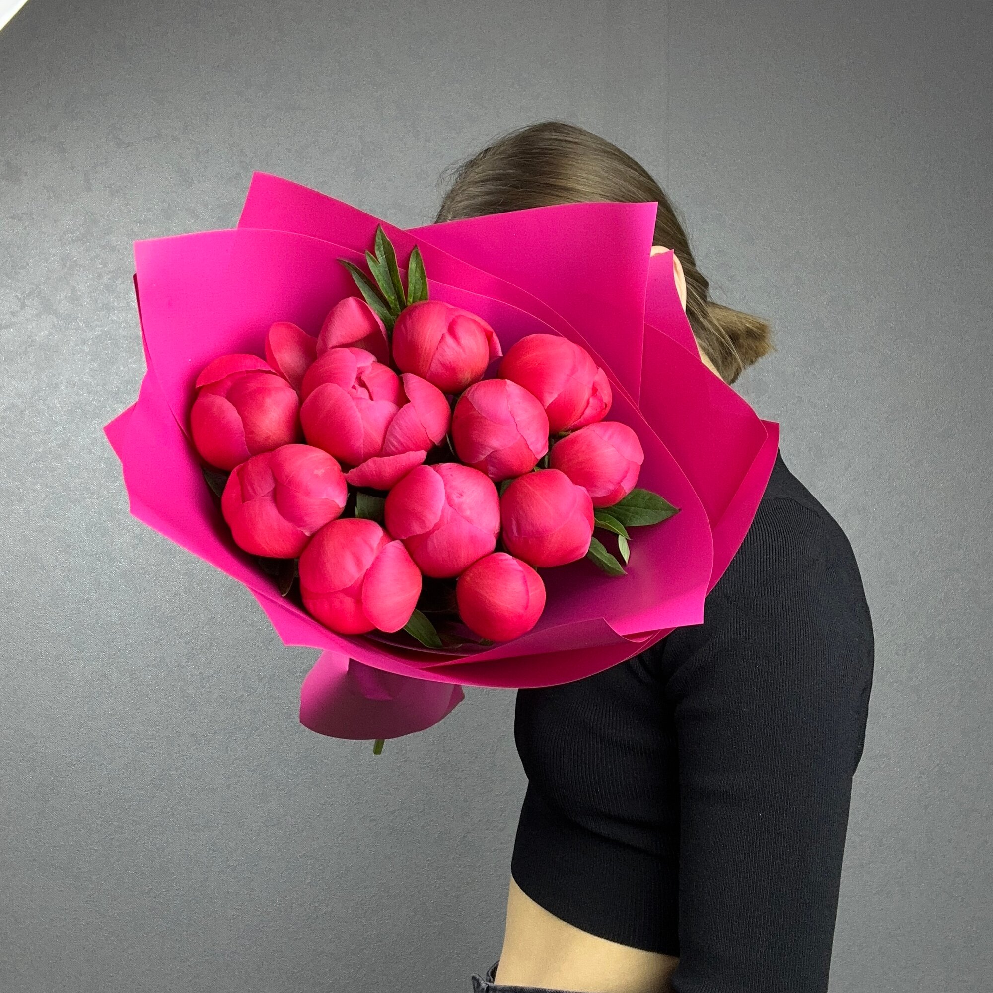 Цветы живые букет из пионов 11 шт сорта Коралл Шарм от Sharmonic Fleur