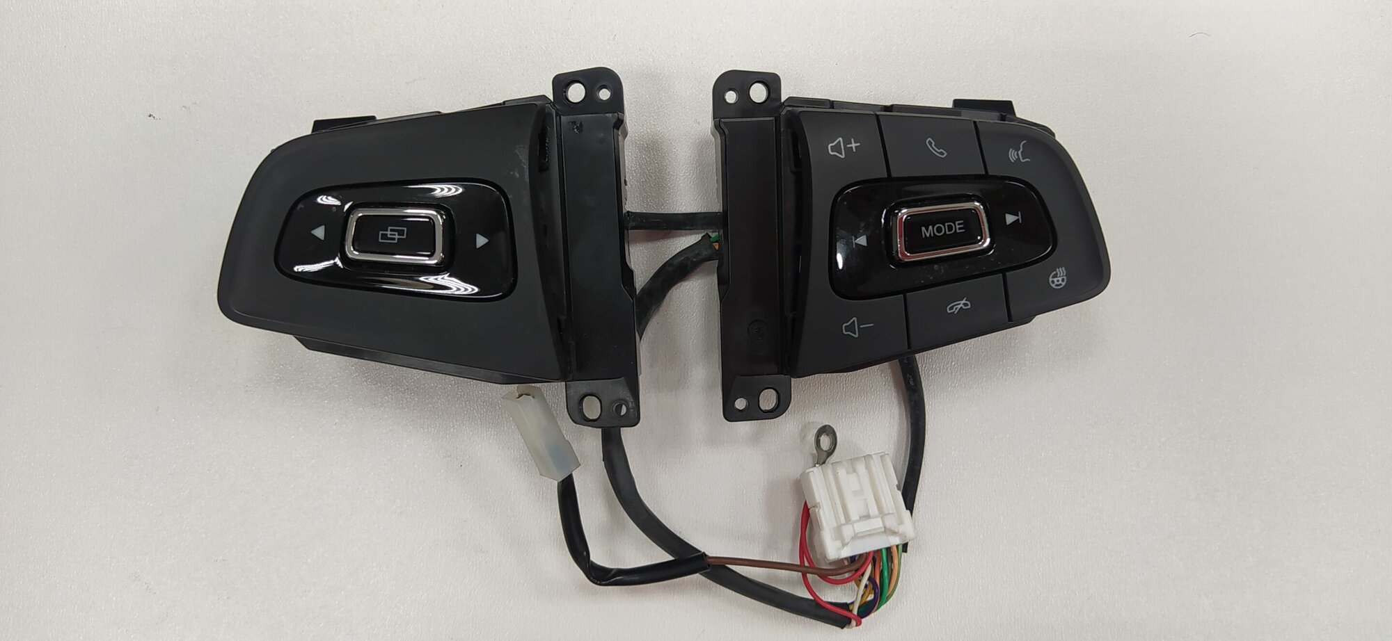 Блок кнопок круиз-контроля рулевого колеса Chery Tiggo 4 Pro [1.5 16V 5MT внедорожник] 404000086AA