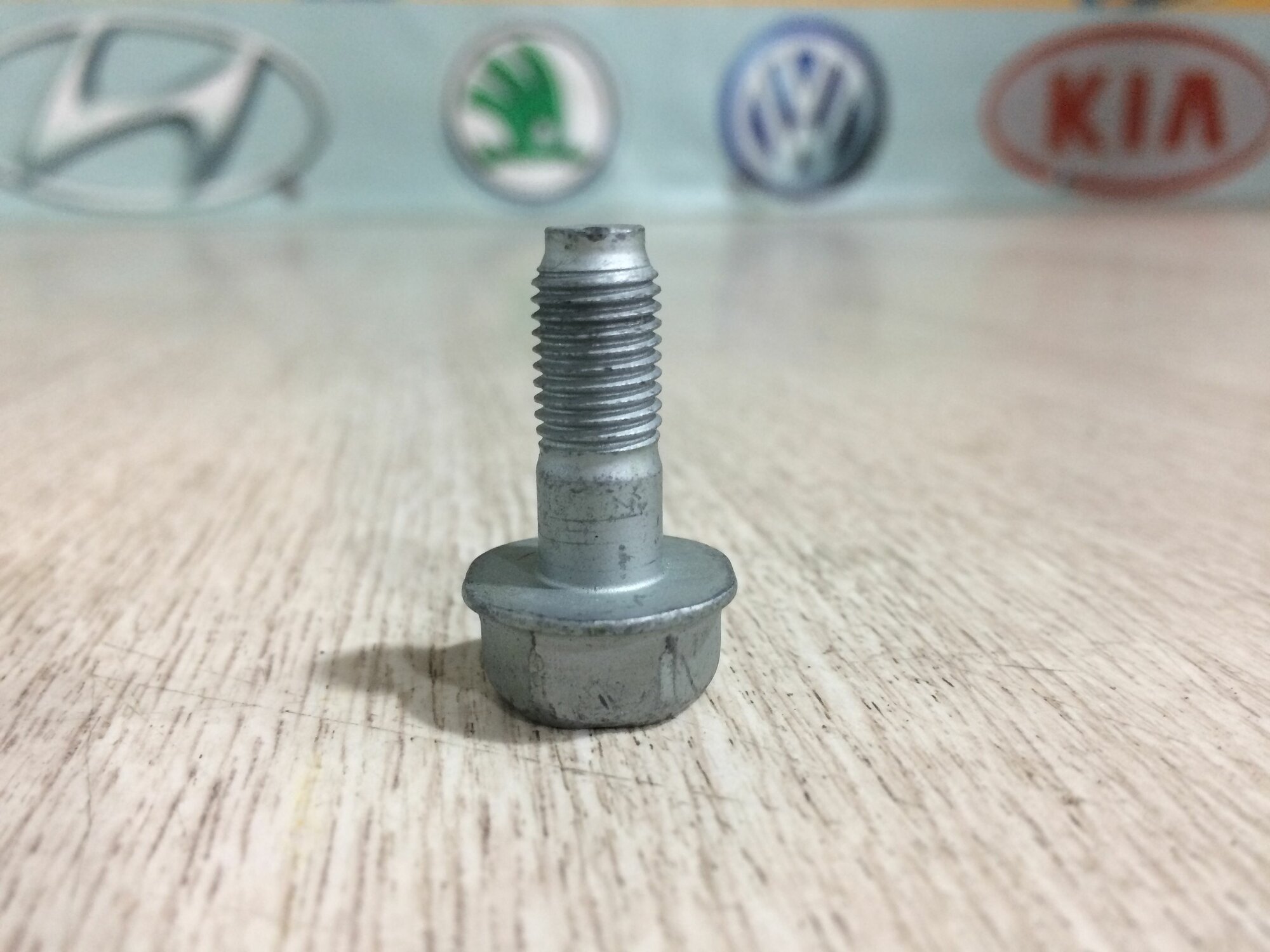 Болт крепления скобы заднего суппорта (в направляющую втулку ) для Hyundai Kia оригинальный 1шт