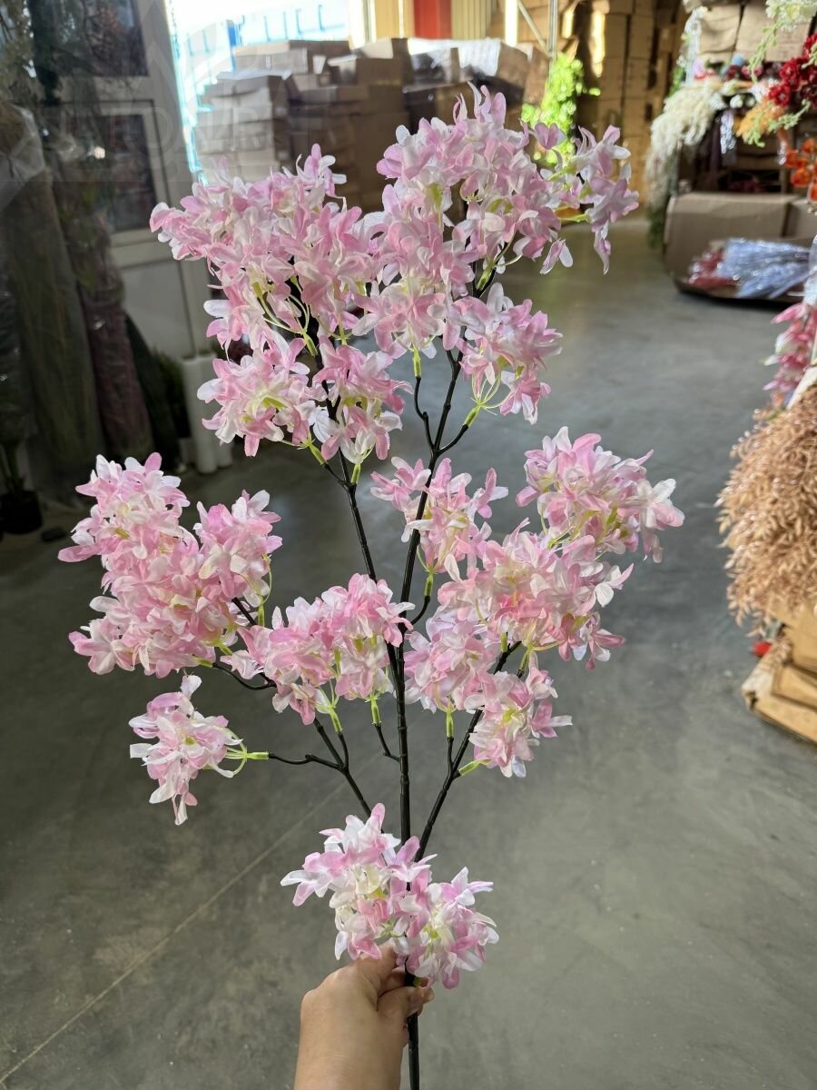 Искусственные цветы для декора фотозон веранд арок и интерьера Сакура весенняя розовая цветущая ветка 90 см